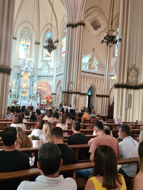 COROAÇÃO À NOSSA SENHORA E HOMENAGEM ÀS MÃES EM BELO HORIZONTE