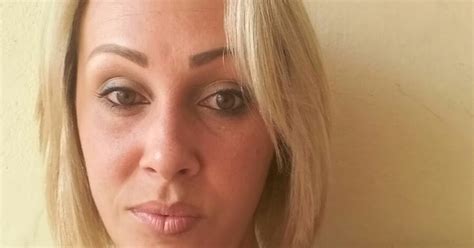 Loira Casada Muito Cavala Exibe Seus Peitos Enormes E Seu Rabo Gostoso