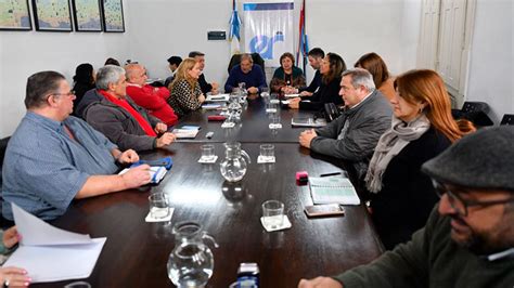 Paritaria reunión entre gremios docentes y el gobierno se pasó para el