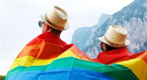 Lecco La Citt Dei Promessi Sposi Si Veste Di Arcobaleno In Mila Al