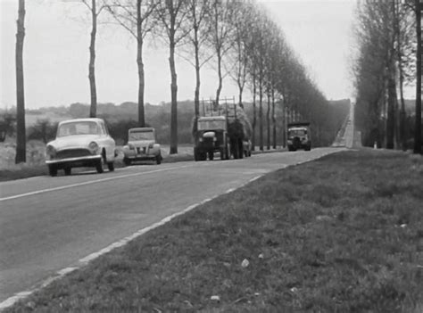 Imcdb Org Simca Aronde P Etoile Six In Cinq Colonnes La Une