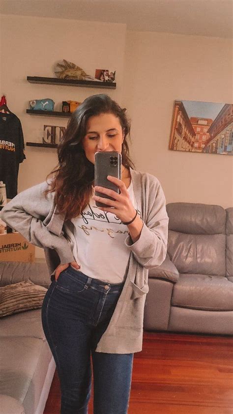 Sebastián Yatra Myke Towers Pareja Del Año Mirror selfie Selfie
