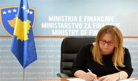 Hykmete Bajrami jep dorëheqje nga pozita e ministres në detyrë