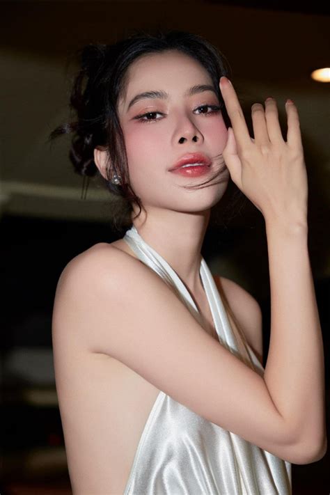 Nam Em livestream liên tục khui chuyện với Trường Giang chồng sắp cưới
