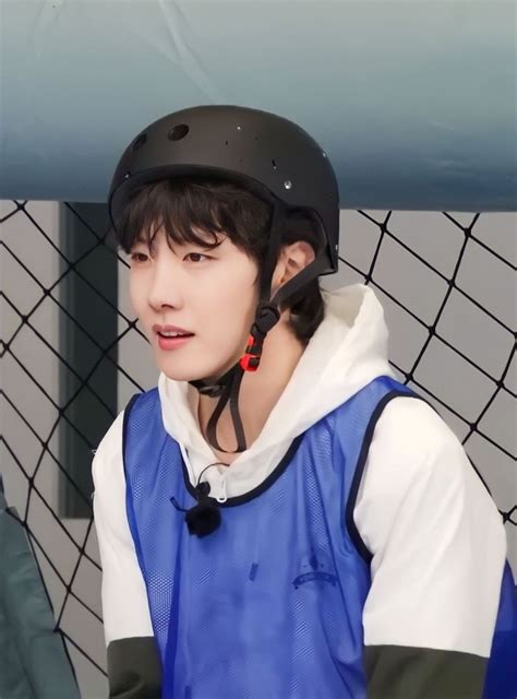 Pin de Lola Fernández em JHOPE em 2024