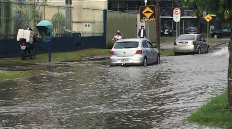 Alagamentos Em Curitiba Afetam Toda A Cidade