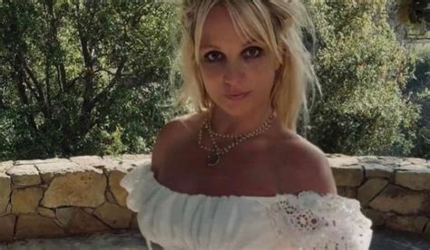 Margot Robbie Quiere Llevar El Libro De Britney Spears Al Cine