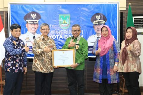 Pemko Batam Raih Penghargaan Kategori Patuh Pada Tingkat Kepatuhan