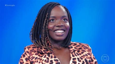 Clara Moneke a Kate de Vai na Fé chama atenção ao exibir boa forma