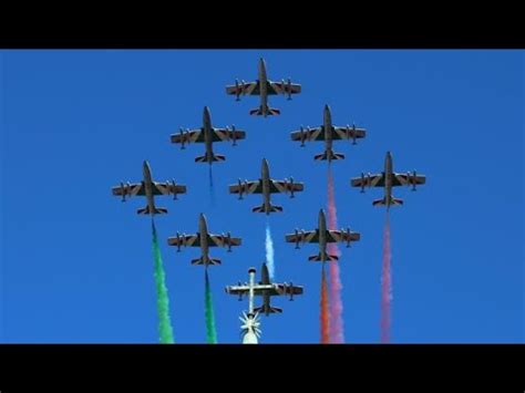 Le Frecce Tricolori Sorvolano LAltare Della Patria Nel Giorno Dell