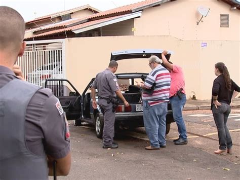 G1 Homem é morto um tiro dentro de carro em avenida de Rio Preto