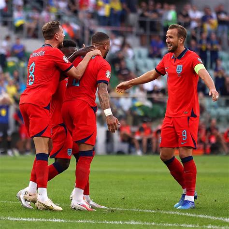 Inglaterra E Ucr Nia Empatam Em Partida V Lida Pelas Eliminat Rias Da