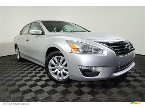 Brilliant Silver Nissan Altima S Photo