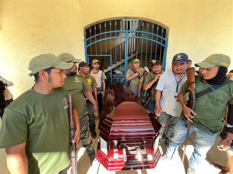 La Jornada Acuden unas dos mil personas a sepelio de Bruno Plácido