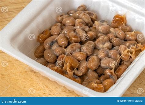 Colagem De Espuma Coloração De Natto Ou De Soja Fermentada Foto de