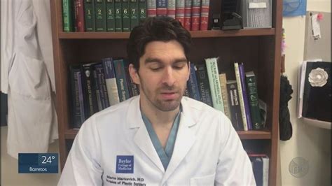 Médico dos EUA diz estar otimista cirurgias de jovem que teve couro