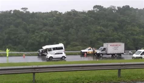 Tr S Pessoas Morrem E Nove Ficam Feridas Em Acidente Na Rodovia Dos