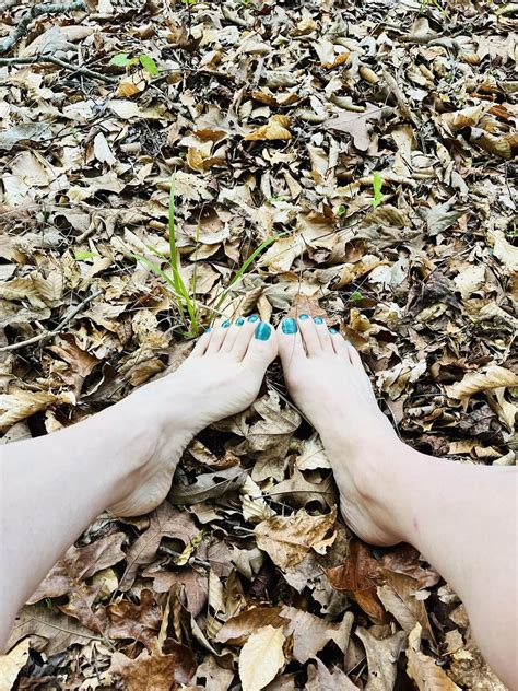 Cute Toes In The Outdoors Rtgirlfeet