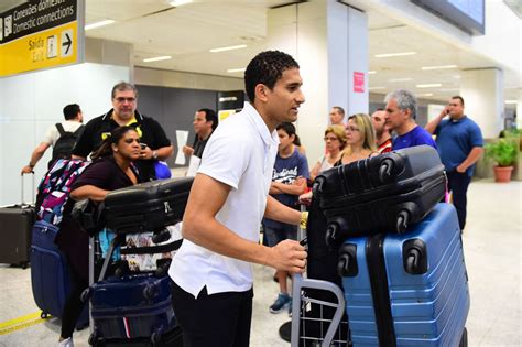 Reforço do Corinthians desembarca em Guarulhos veja as fotos Gazeta