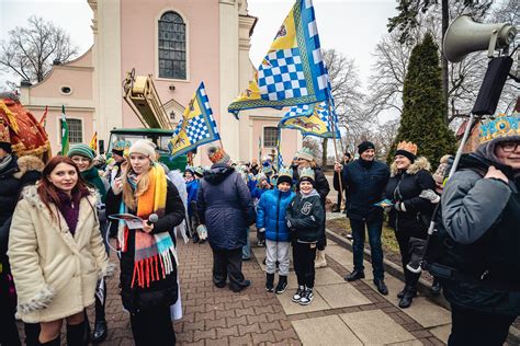 Orszak Trzech Króli w Krobi 2024 Parafia św Mikołaja w Krobi