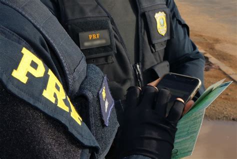 Umbaúba SE PRF flagra condutor inabilitado pilotando um ciclomotor na