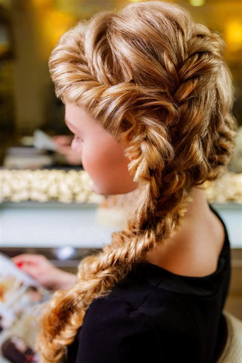 Tolle Flechtfrisur mit seitlichem Ährenzopf Flechtfrisuren für lange