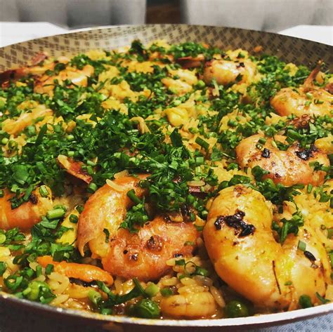 Paella de Frutos do Mar Uma delícia Mediterrânea