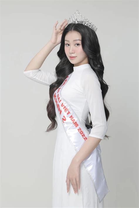 Trọn khoảnh khắc sáng bừng của Hồ Yến Nhi Á Khôi 2 Hoa khôi Áo dài