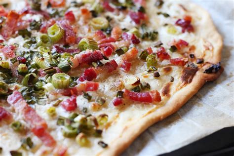 Flammkuchen Mit Speck Und Lauchzwiebeln Fashion Kitchen