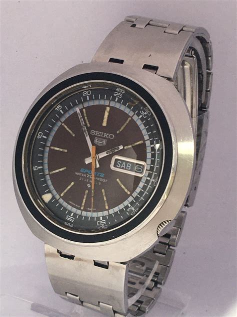 Vintage 1980s Seiko 5 Sports 21 Jewels Date Automatic Watch For Sale At
