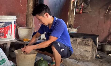 Người đàn bà góa 52 tuổi lấy trai tân 25 tuổi Chồng trẻ tiết lộ mối hệ