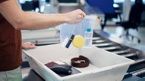Limit płynów w bagażu podręcznym zniesiony Zmiany wchodzą w życie od 1