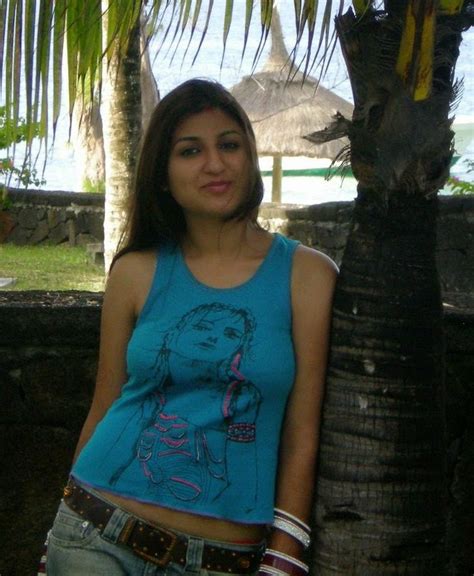 Beautiful Desi Sexy Girls Hot Videos Cute Pretty Photos Lovely Vip Indian Girls In Garden Photos