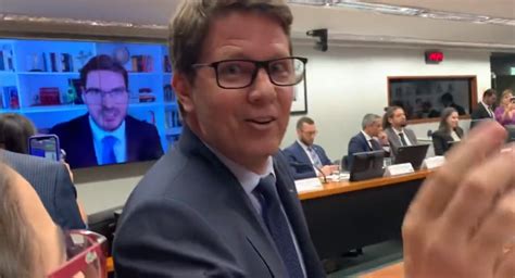 Guga Noblat registrará BO por agressão contra Mario Frias e diz que ele