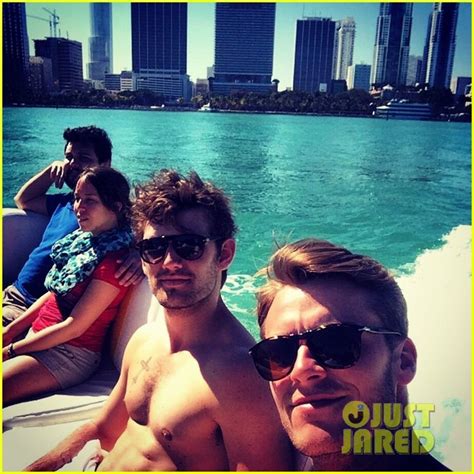 Alex Pettyfer Goes Shirtless Sexy For Miami Beach Day Photo 3305797