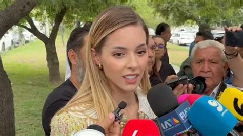 Acude a votar Mariana Rodríguez en Monterrey se deslinda de llamadas