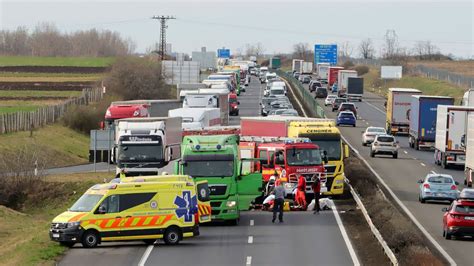 KISALFOLD Újabb súlyos baleset történt az M1 esen Győrnél Olvasónk