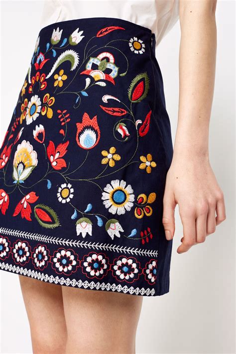 Springfield FALDA FLORES BORDADAS 27 Eur Falda Con Bordados Ropa