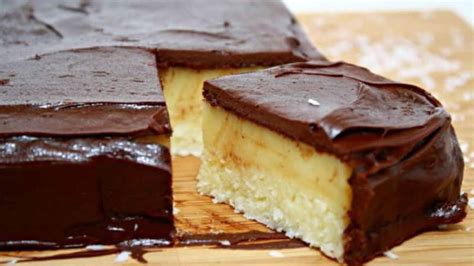 Gâteau à la noix de coco et au lait concentré sans farine fondant et