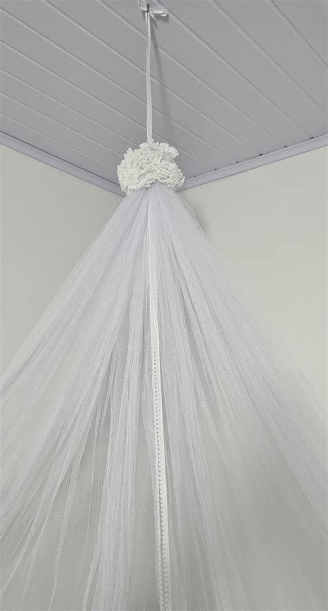 Mosquiteiro de Teto Poly Cortinado Berço Tulle Pompom Branco