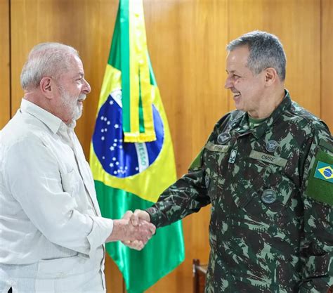 lista de mais de 170 nomes Comandante do Exército exonera oficiais