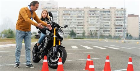 Dicas para Iniciantes Aprenda a Pilotar Segurança Grupo AL7 Motos