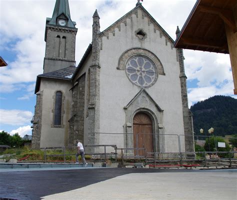 Praz sur Arly Les travaux daménagement des abords de léglise vont