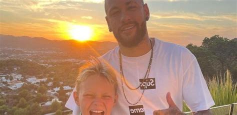Revista Divulga Quanto Neymar Paga De Pens O Ao Filho Carol Dantas