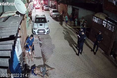 Vídeo mostra momento em que jovem é baleado após briga entre vizinhos