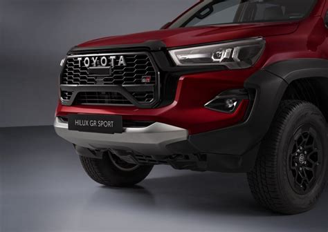 La nueva Toyota Hilux GR Sport II debutó en Europa con mejoras de