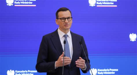 Dziś rząd zdecydował 4242 zł dla każdego Mniej być nie może Od lipca