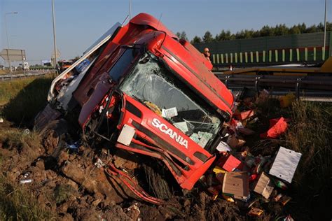 Wypadek ciężarówki na S8 utrudnienia w ruchu potrwają kilka godzin