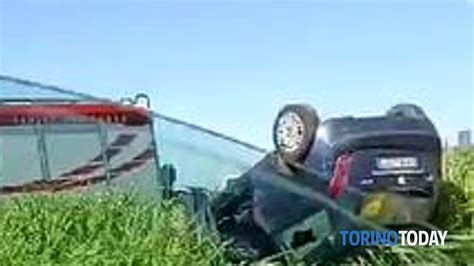 Incidente Sull Ex Statale 20 A Carignano Scontro Fra Due Auto Una