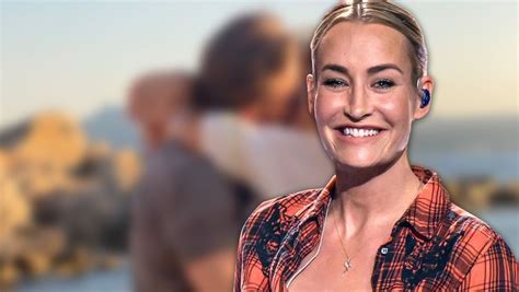 Sarah Connor Sie Postet Ein Wildes Knutsch Foto Mit Ihrem Florian